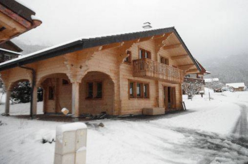 Chalet avec vue sur montagne dans domaine skiable à Bernex en Haute-Savoie dans les Alpes ...